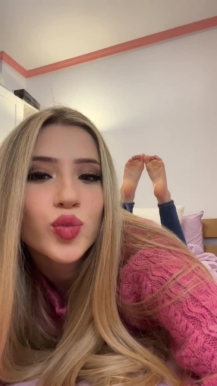 Blonde Hottie Wiggles Her Toes In The Background On The Camera Feet9